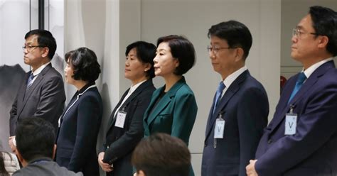 尹 “여성장관 늘려라” 한마디에개각인사 절반이 女女女