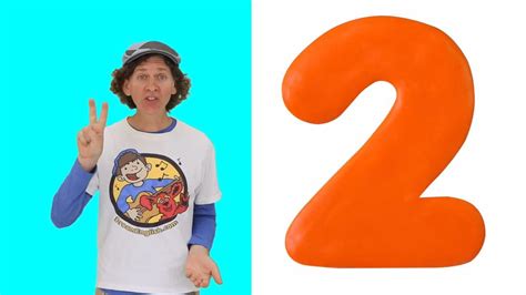 پرورش کودک دوزبانه و دانلود کارتون انگلیسی و زبان اصلی نی نی کارتون دانا و دایناسورها Dino