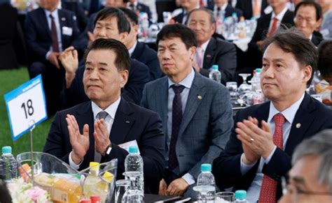 포스코 패싱 없다장인화 회장 尹 대통령 순방길 동행