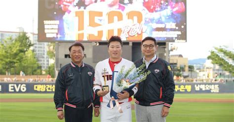 프로야구 Kia 1천500타점 신기록 최형우에 황금 배트 선물
