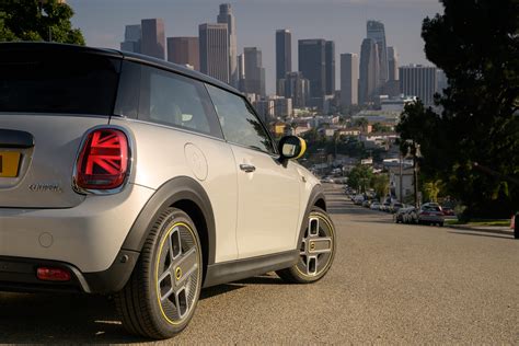 Mini 品牌首款纯电动车，全新 Mini Cooper Se 正式登场 Mini Cooper Se Electric 34 Paul