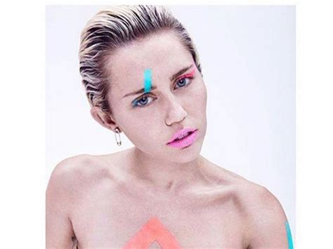 Miley Cyrus Posed Nude With A Pig For Paper Mag