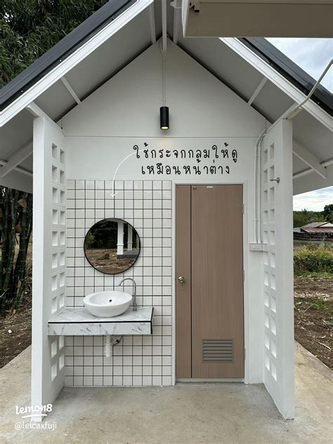 ห้องน้ำภายนอกสไตล์มินิมอลสำหรับรับแขก