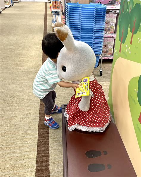 スーパーの展示人形に、2歳息子が告げた一言 「涙が出る」「声が出ちゃった」｜ニフティニュース