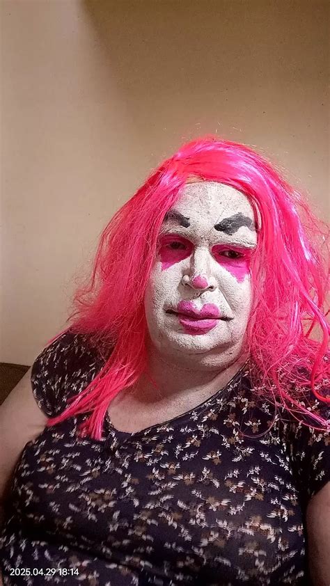 Femme Tv Payaso Fuma Y Da Instrucciones De Masturbarse Xhamster