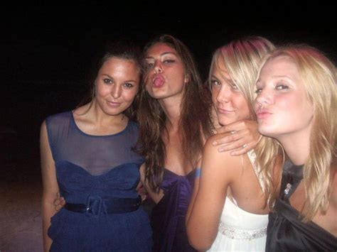 Phoebe Tonkin Cariba Heine And Phoebe Tonkin Photo 4438250 Fanpop