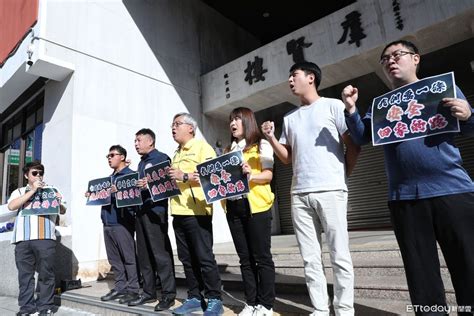 「重機上國道」三讀通過12年！今下午包圍交通部 兩派網友吵翻了 Ettoday車雲 Ettoday新聞雲