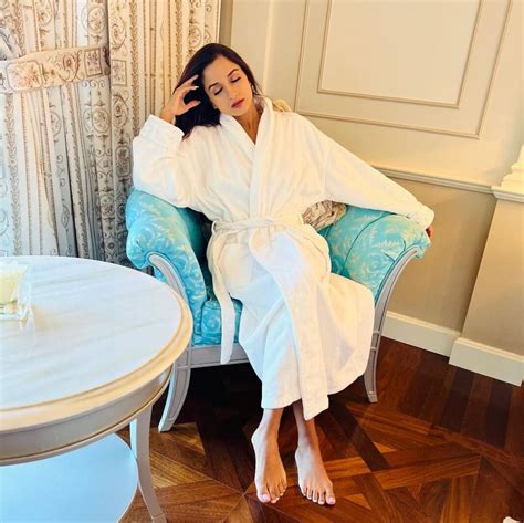 Pooja Bhalekar Instagram When You Want To Order Salad 🥗but End Up