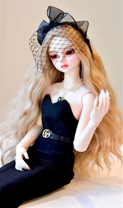 ปักพินโดย 安琪 楊 ใน 097 娃娃圖 ผู้หญิงสวย ท่าโพสนางแบบ ชุดเดรสวินเทจ