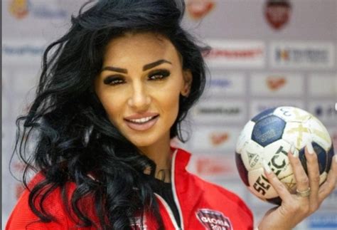 Anunț Neașteptat Făcut De Sexy Antrenoarea Mihaela Evi Aflată în Război Cu Federația De Handbal