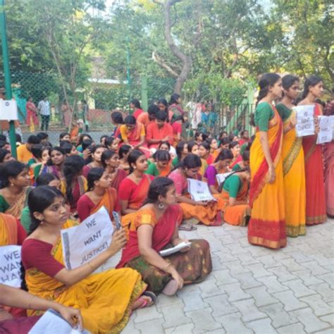 பேராசிரியர் செக்ஸ் தொல்லை கொடுத்ததாக மாணவிகள் போராட்டம் ஏப்ரல் 6 வரை