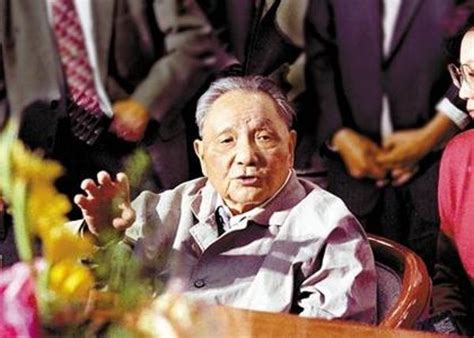 邓小平南巡旧照：深情眺望香港 香港中联办