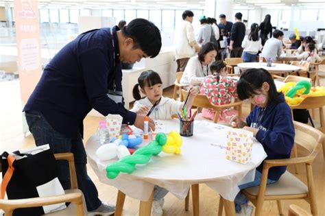 일·가정 양립할 수 있는 가족친화적 직장문화 조성한국앤컴퍼니그룹 임직원 가족 초청 행사 ‘2023 패밀리데이 개최 한국경제