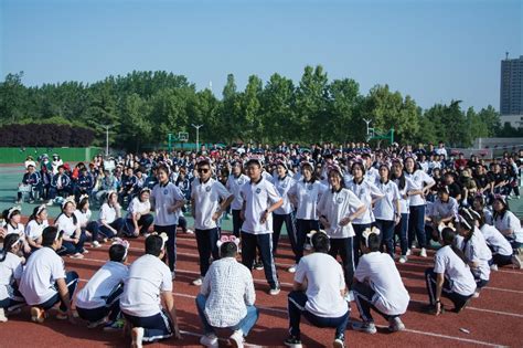 校园时讯 体艺如花绽放 青春似火燃烧 郑州市为民高中校园体育艺术节欢乐开幕 郑州市第十一中学