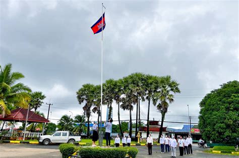មន្ត្រីរាជការមន្ទីរសាធារណការ និងដឹកជញ្ជូនខេត្តកោះកុង គោរព ទង់ជាតិ និងភ្លេងជាតិ
