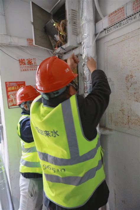 他们给裸露水管添衣御寒潮让居民用水无忧 要闻 新闻中心 长江网 cjn cn