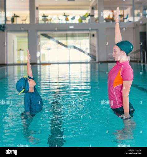 Swimming class -Fotos und -Bildmaterial in hoher Auflösung – Alamy