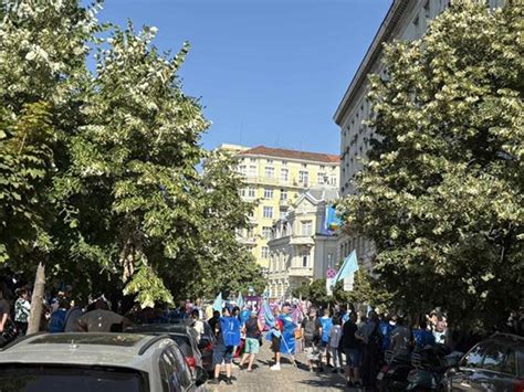 Просто вдигнете цените в градския транспорт на София