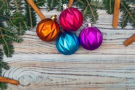 Luz Madera Fondo Cutre Con Un Marco De Ramas De Abeto Y Ornamentos Del Árbol De Navidad Foto De