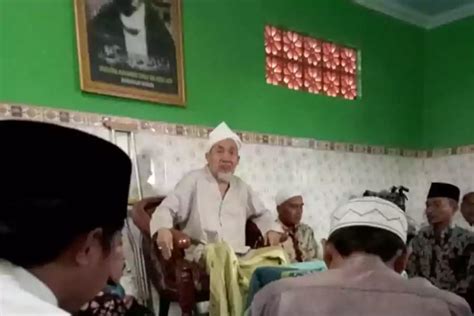 Innalillahi Cicit Syaikhona Kholil KH Zubair Muntashor Wafat