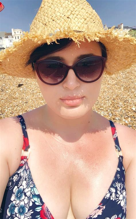 9 Hot Sexy Elsie Lovelock Bikini Pics
