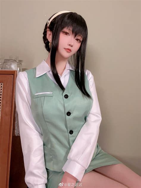 Yor Forgers Working Day By Hoshilily Rladiesofcosplay