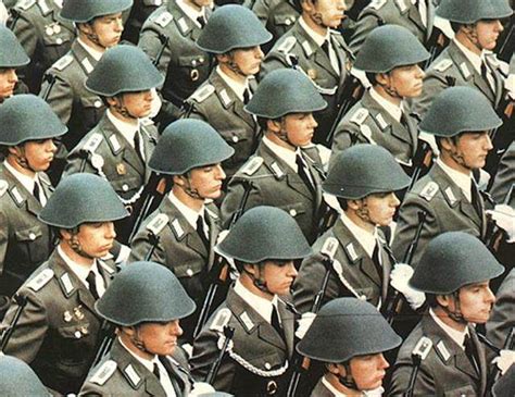 东德总兵力不及西德的一半，为什么却是北约的重点防范对象？凤凰网