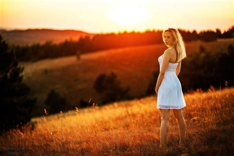 Wallpaper Sunlight Women Outdoors Model Blonde Sunset Nature Looking At Viewer Legs
