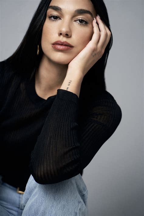 Dua Lipa La Liberté Cest Avoir Lautonomie Totale Sur Son Corps Et