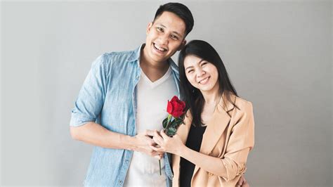 5 Tanda Pria Yang Cintanya Sangat Tulus Untukmu Relationship