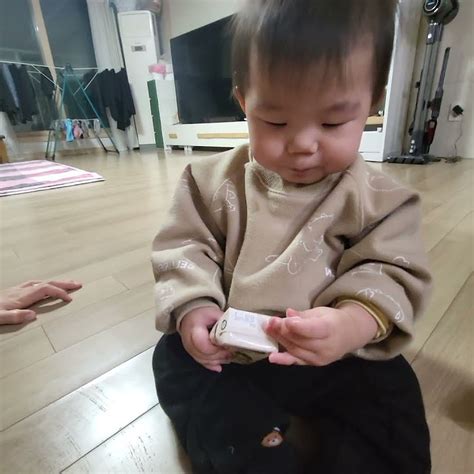 표정 너무 귀여워요 😍 아기 하준이 Youtube