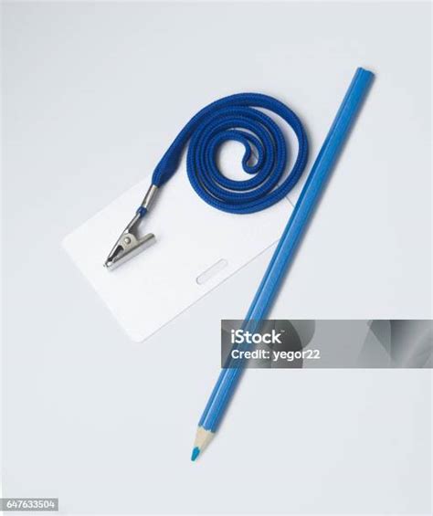 랜야드와 배지 컨퍼런스 배지 파란색 스트랩이있는 플라스틱 홀더의 빈 배지 템플릿 0명에 대한 스톡 사진 및 기타 이미지 0명 가는 끈 기자 회견 Istock