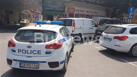 Петъчни ядове Бус и джип се удариха на възлово кръстовище във Враца снимки