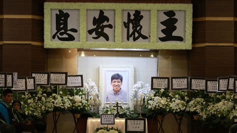 【陳錦康設靈】親友、高官最後送別 戰友製工殤紀念碑模型承遺志