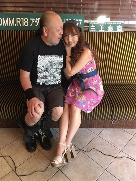 Av女優就是偉大！看三上悠亞握手會「大量噁宅合照」就懂 深海大花枝 鍵盤大檸檬 Ettoday新聞雲