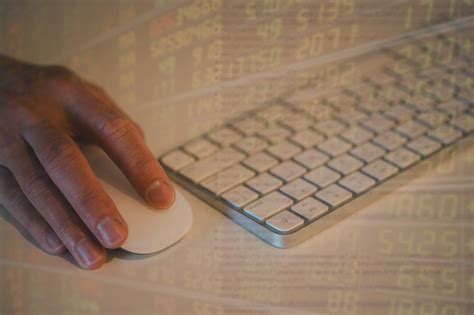 devops 개념 소프트웨어 개발 it 운영 애자일 프로그래밍 데이터 입력 시스템 개발 및 분석을 수행하는 마우스와 키보드를