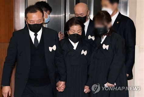 [2보] 전두환 부인 이순자 고통받은 분들께 남편 대신 사죄 나무뉴스