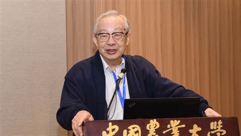新时代土壤学教育论坛暨《土壤学与生活》新书发布会举行