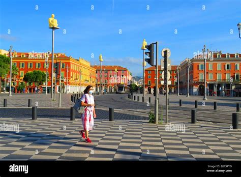 Place Massena Femme Avec Un Masque 20200525 Generic Views Of Nice