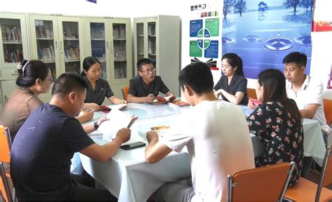 马头墙下的人民法庭随手拍潜口人民法庭普法进村委 联合打造无讼乡村 澎湃号政务 澎湃新闻 The Paper