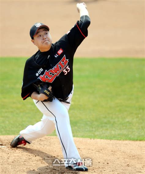 포토 박세진 힘찬 투구