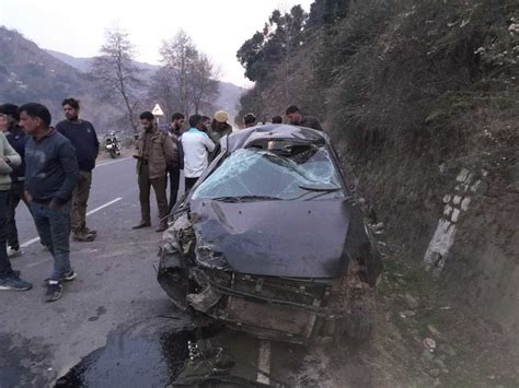 سرنکوٹ کے دھندک میں سڑک حادثہ، چار افراد زخمی Four Injured In Road