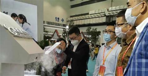 全球首款吸入式新冠疫苗亮相！腾讯新闻
