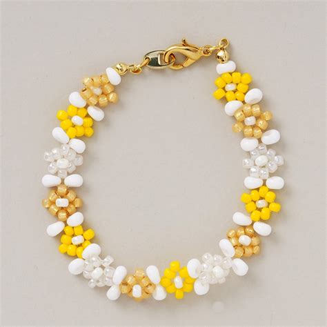 お花のブレスレット 手芸ビーズの講座講師杉田 久美子 ユザワヤ芸術学院 吉祥寺校東京都 体験講習 ユザワヤ芸術学院