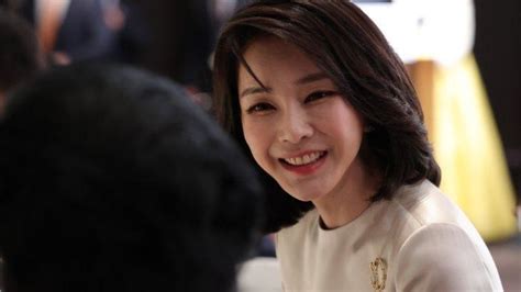 Kecantikan Kim Kun Hee Buat Takjub Ibu Negara Korea Selatan Sangat