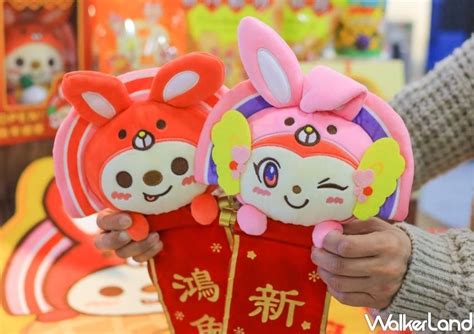 Open小醬飛不走了7 ELEVENOPEN 兔年娃娃領軍超過21款卡通周邊新年限定好想兔擲筊組卡娜赫拉招財公仔兔年就是要賣萌