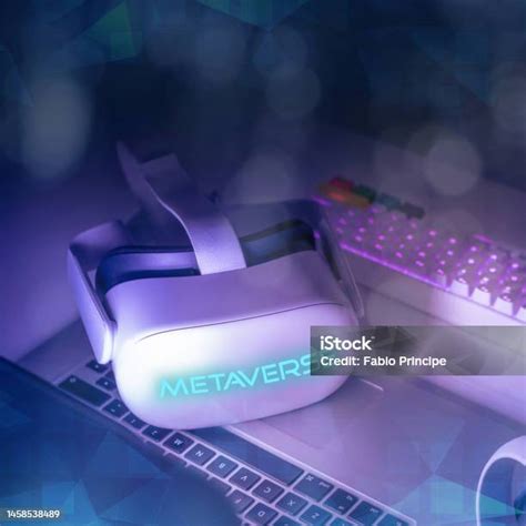 가상 현실과 상호 작용하기위한 Vr 헤드셋 및 컴퓨터 메타버스 디지털 세계 개념 3차원 형태에 대한 스톡 사진 및 기타 이미지 3차원 형태 Brand Name