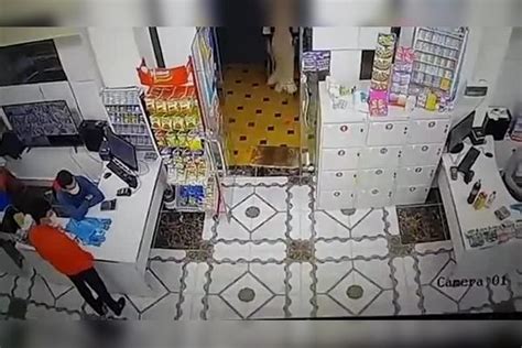 监控下的搞笑一幕这种情况我要怎么才能避免尴尬呢 才能 监控 情况