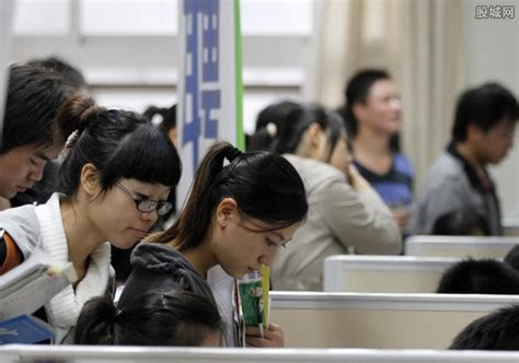 椰树集团再发争议广告：入学就有房 事件始末揭晓 社会民生 生活热点
