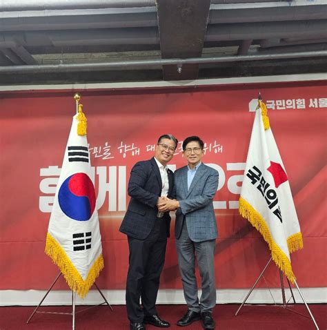 샬롬조이 🚶‍♂️ 세상 속에 흔들려도 당신은 결코 잊히지 않은 존재입니다 하나님이 이름을 불러 부르셨습니다 “너는 내 것이라” 이사야43장1절 하나님자녀